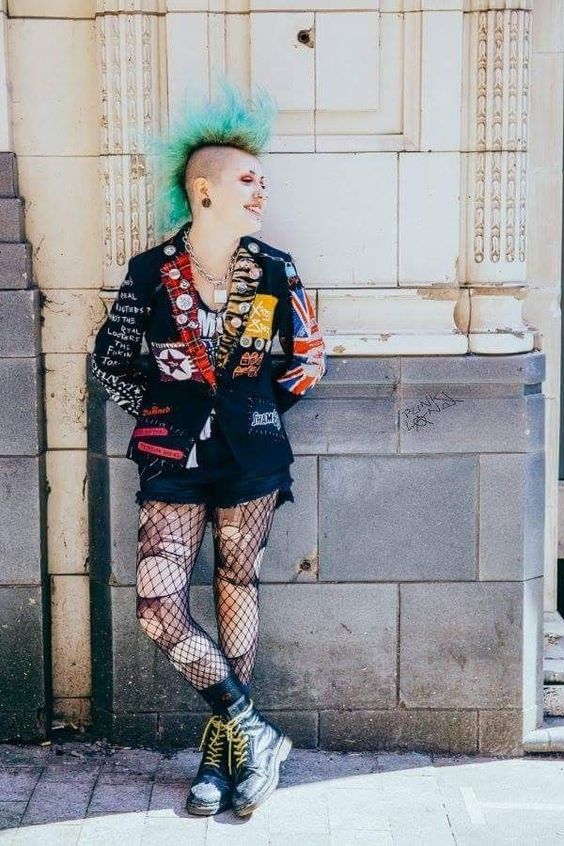 What Are The Differences Between Grunge Punk Goth Emo And Riot